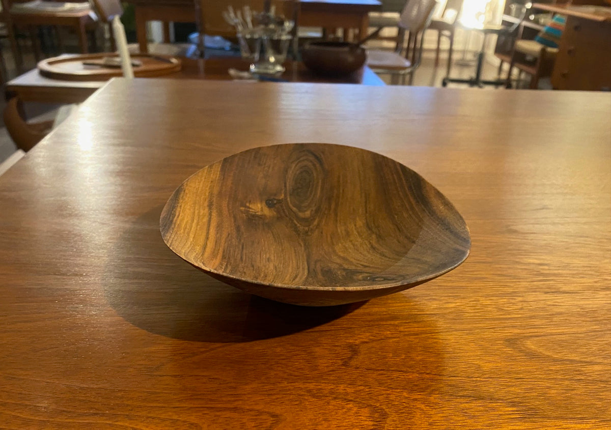 Shallow Hand Turned Walnut Dish – Cook Street Vintage